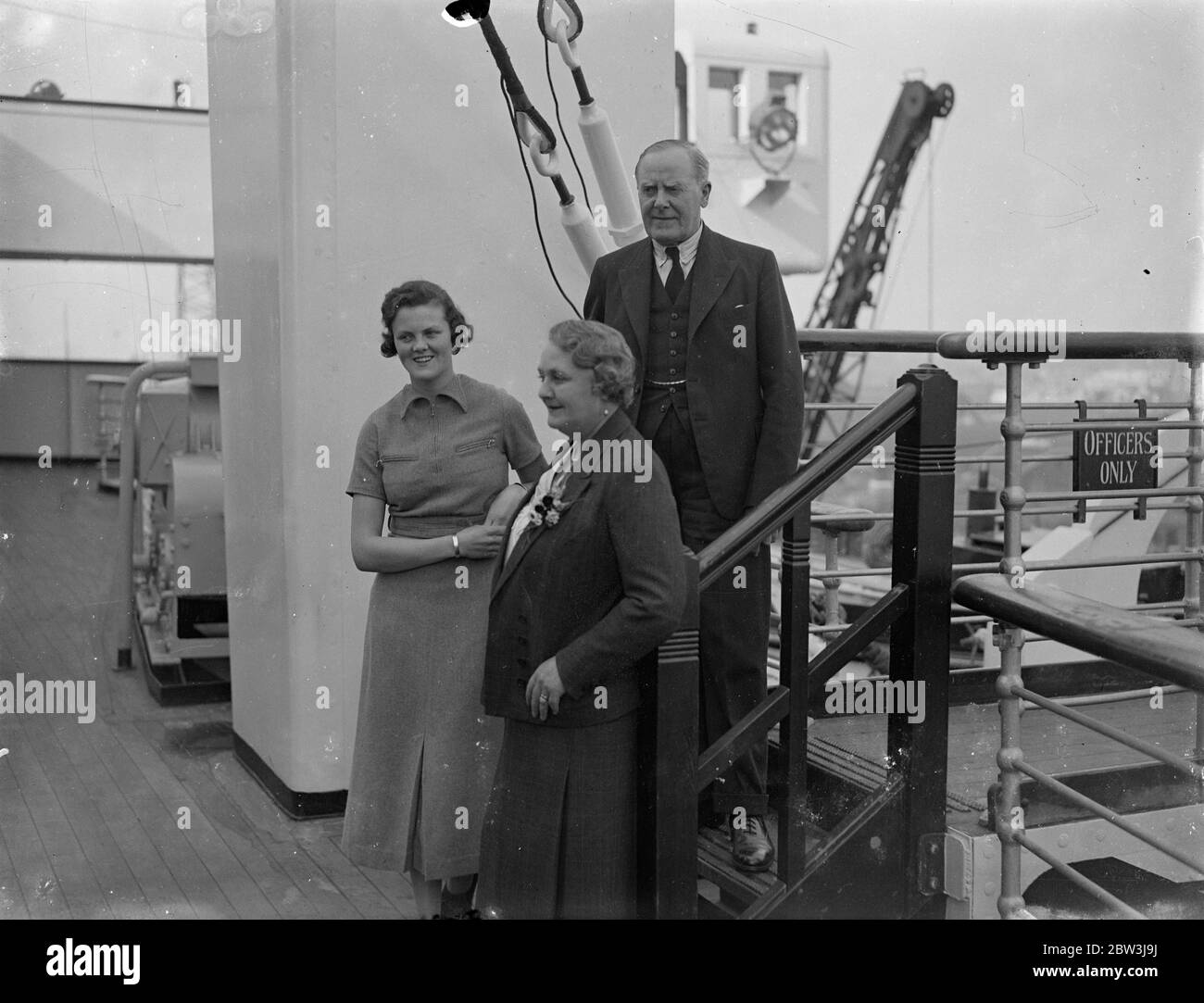 ' RMS Queen Mary ' s ' guiding hand . Carrying with him the good wishes ...