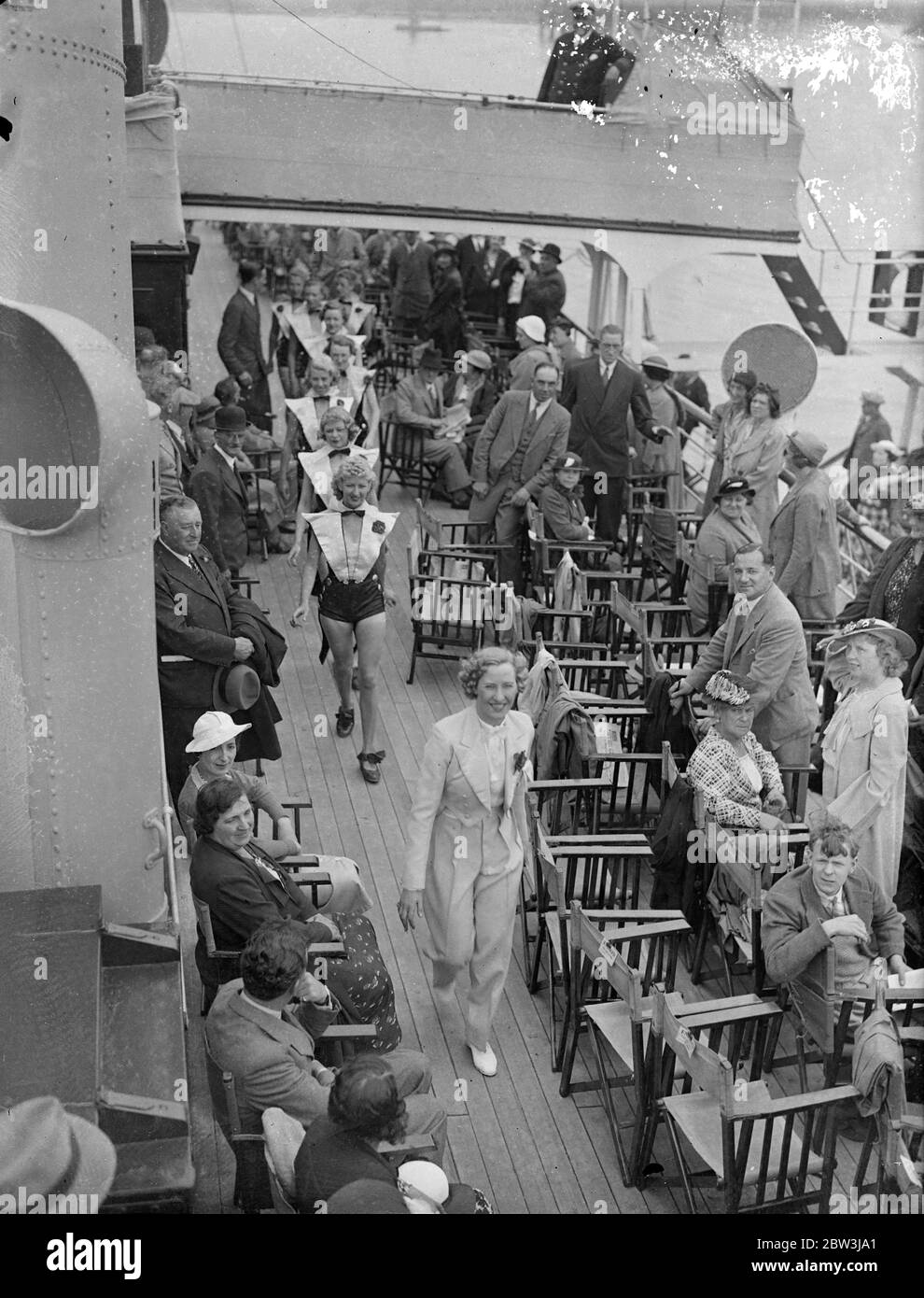 New Idea To Keep Trippers Happy ! Boyal Eagle Stages Cabaret On Way To ...