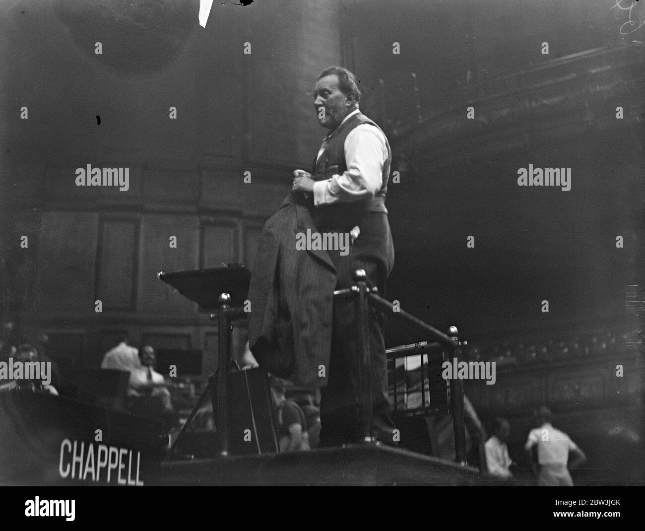 Sir Henry Wood and BBC symphony orchestra feel the heat at rehearsal ...