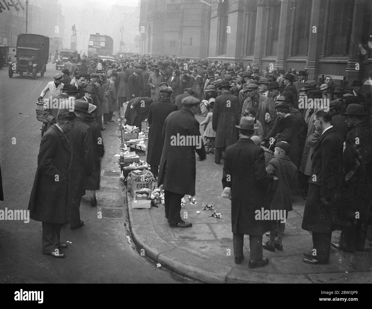 1930s shopping crowded hi-res stock photography and images - Alamy