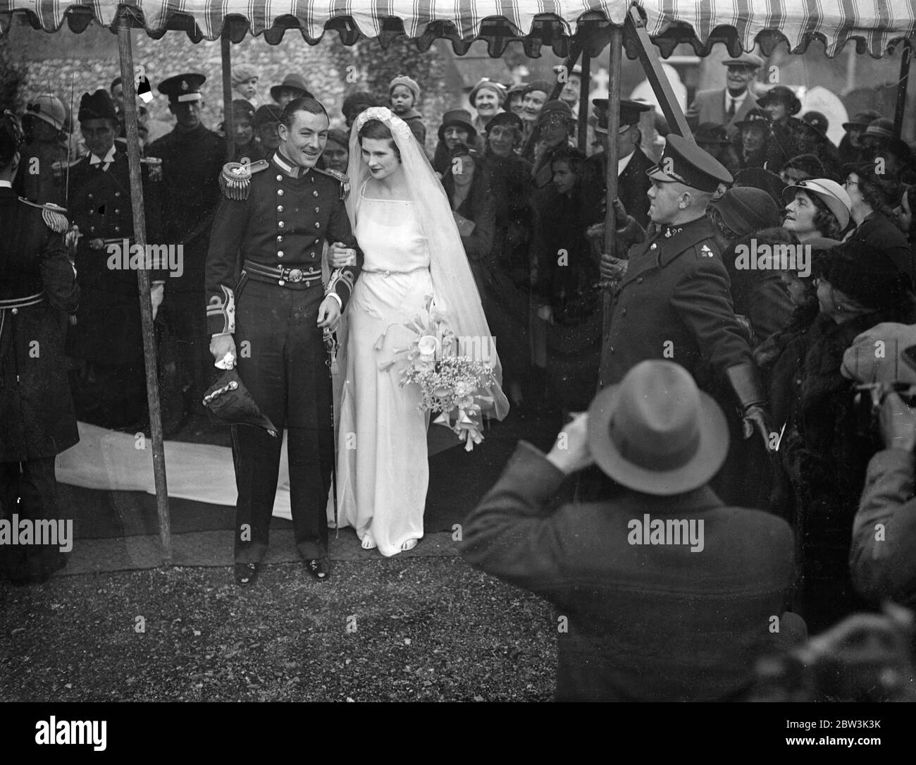 Earl Howe 's daughter married to Lieutenant Kidston at Amersham ...