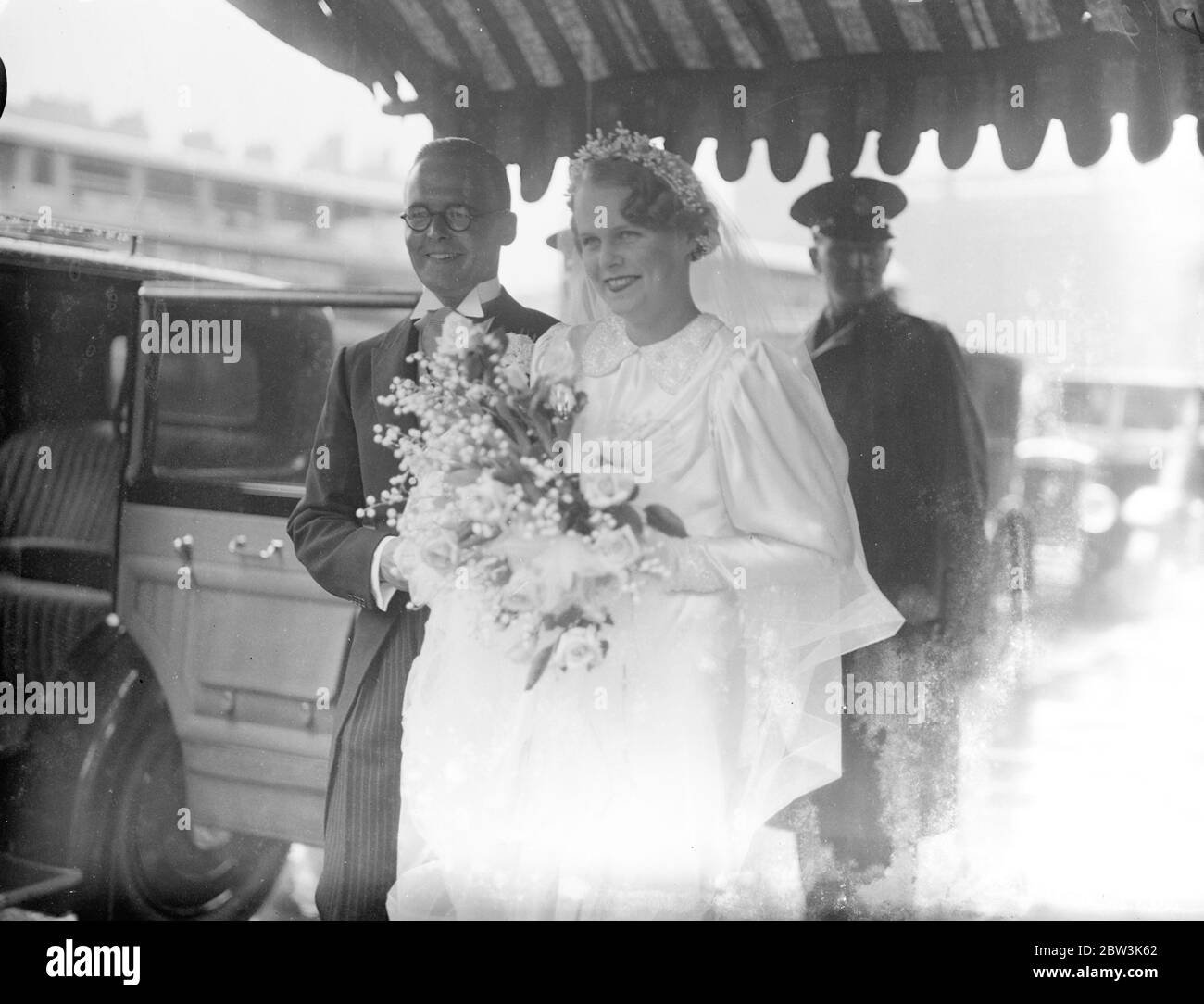 Joy Cunningham , tennis player , marries at St Margaret ' s . Miss Joy ...