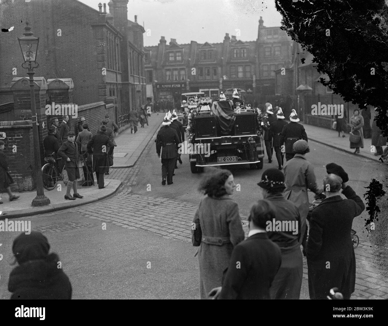 Full honours at funeral of veteran fireman Fred A Butcher at Hornsey ...