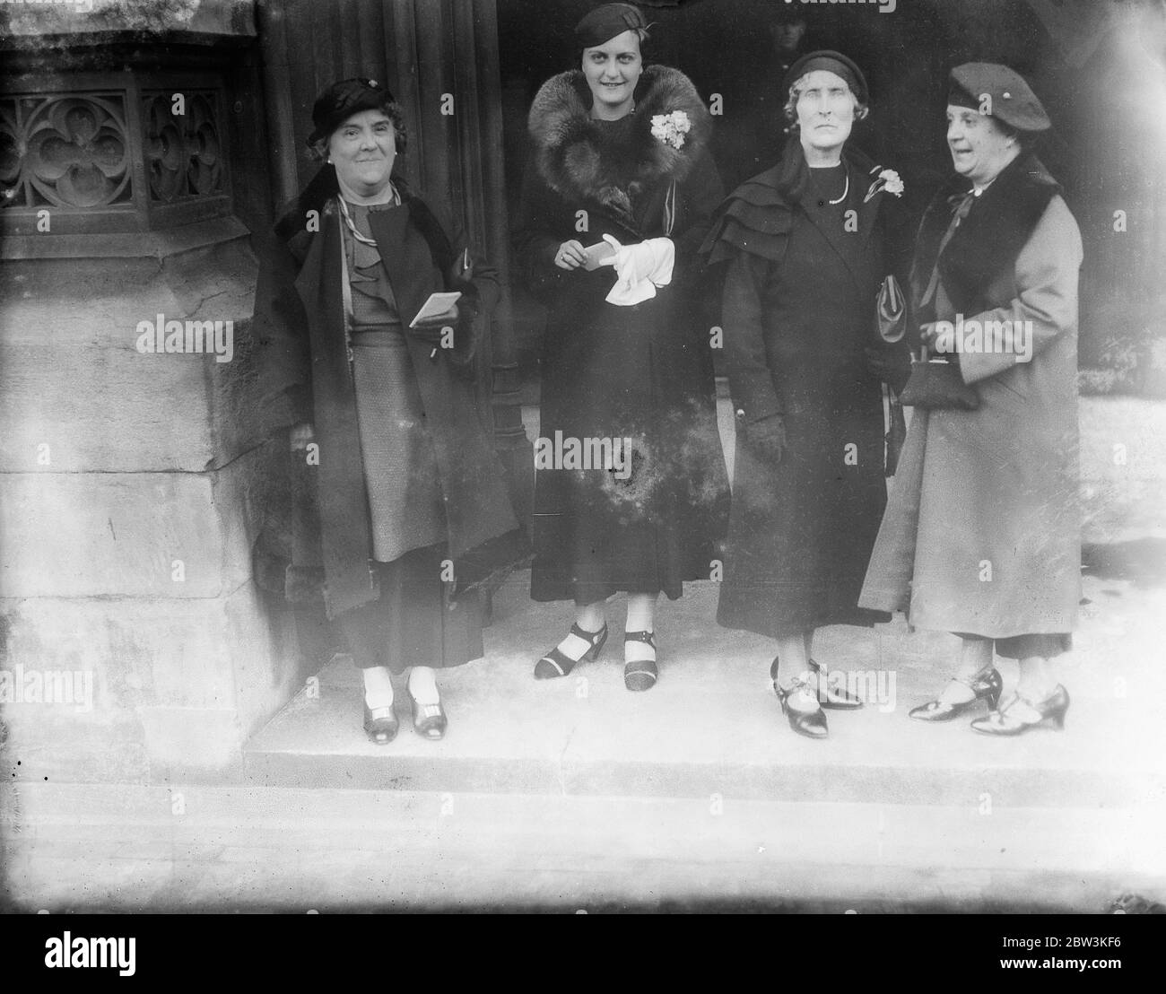 London 1935 women hi-res stock photography and images - Alamy