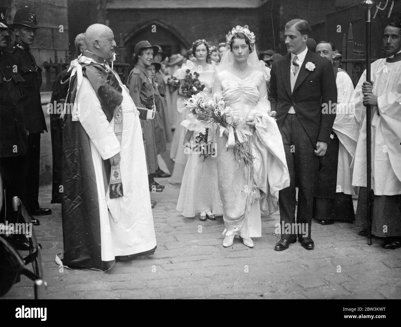 Daughter of Admiral Sir Roger Keyes married in restored Henry VII ...