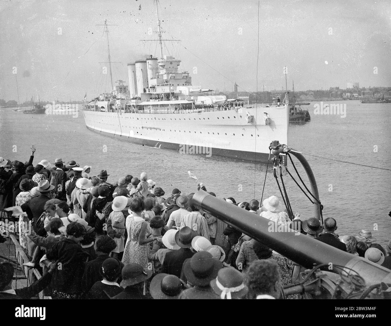 Warship docking Black and White Stock Photos & Images - Alamy
