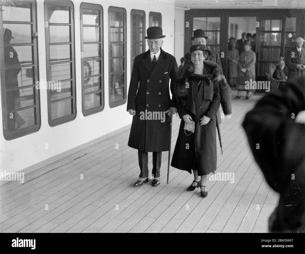 Lord Willingdon , ex viceroy , arrives at Tilbury with Lady Willingdon ...