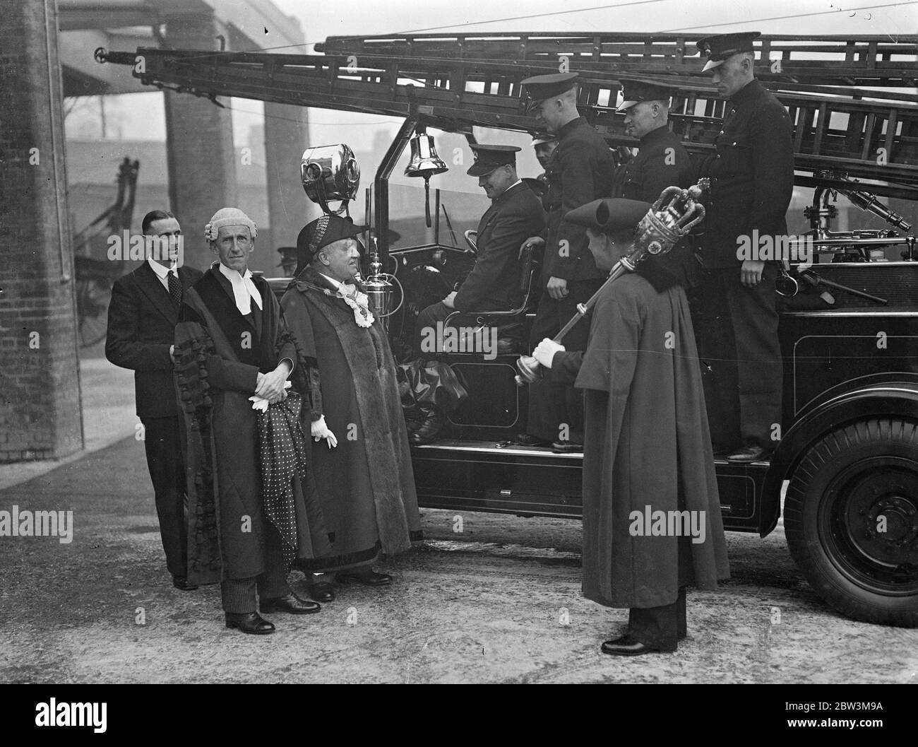 Mayor of Finchley opens new central fire station . The Mayor of ...