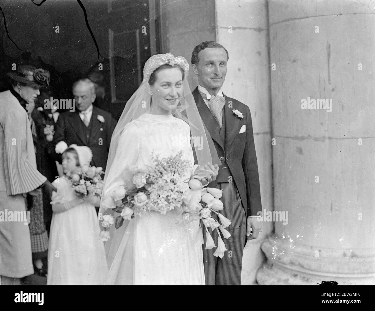Daughter of British museam library official married at Bloomsbury ...