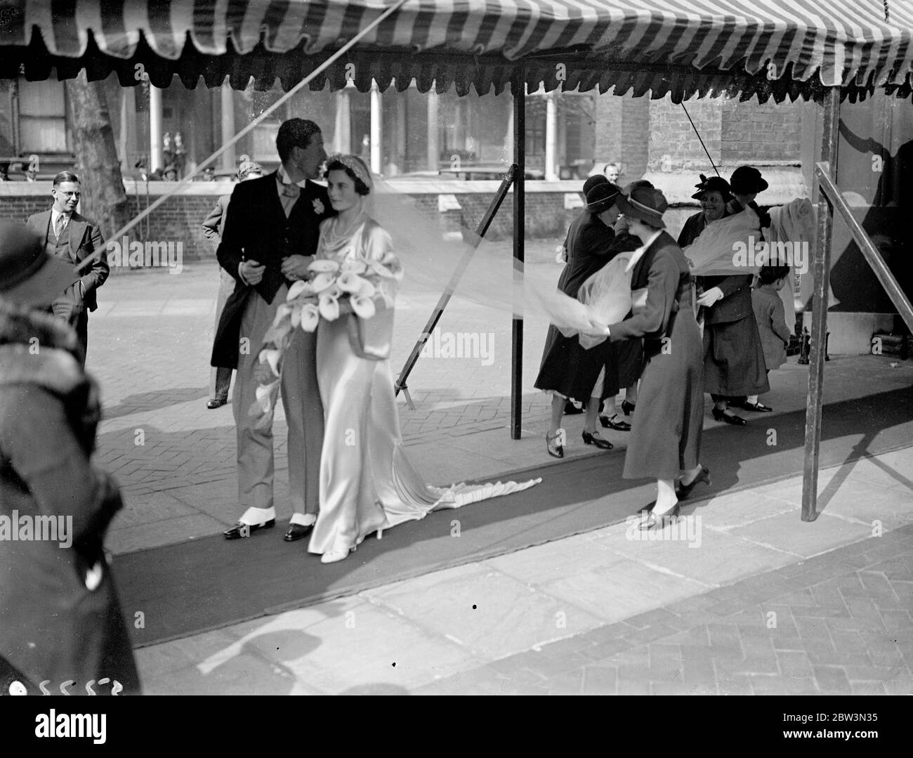 Bride at London wedding is descendant of Sir Francis Drake . Miss Jenny ...