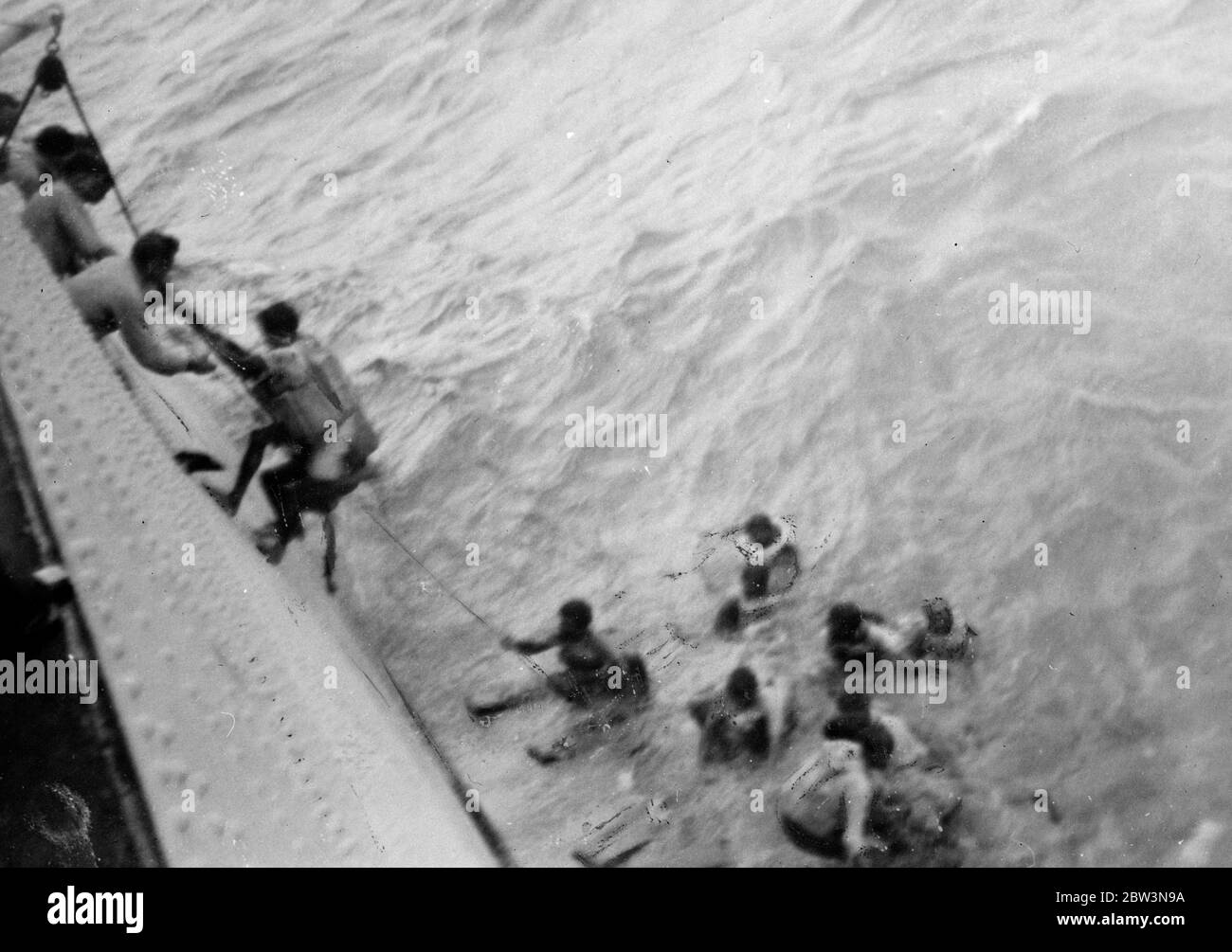 Graphic pictures of rescue of British shipwreck , 43 picked up by ...