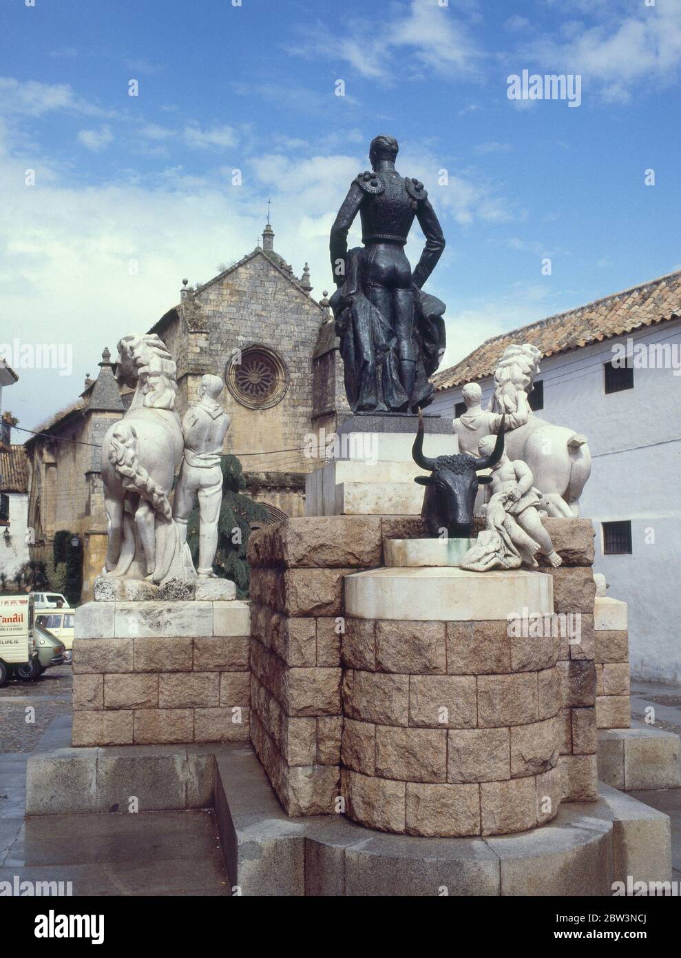 PLAZA DE SANTA MARINA - MONUMENTO A MANOLETE. Location: EXTERIOR ...