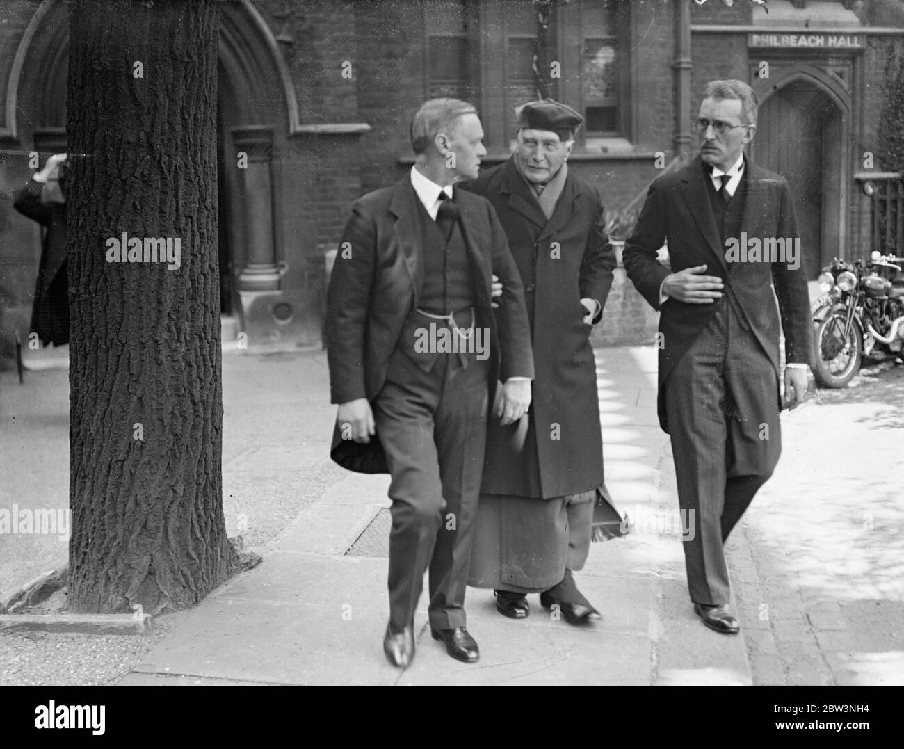 Four Bishops attend funeral of London Vicar . The Bishop of London , Dr ...