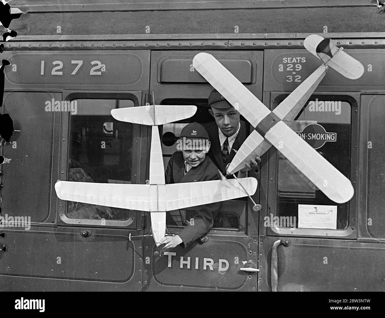 Boys leave London to compete with America in model aeroplane contest ...