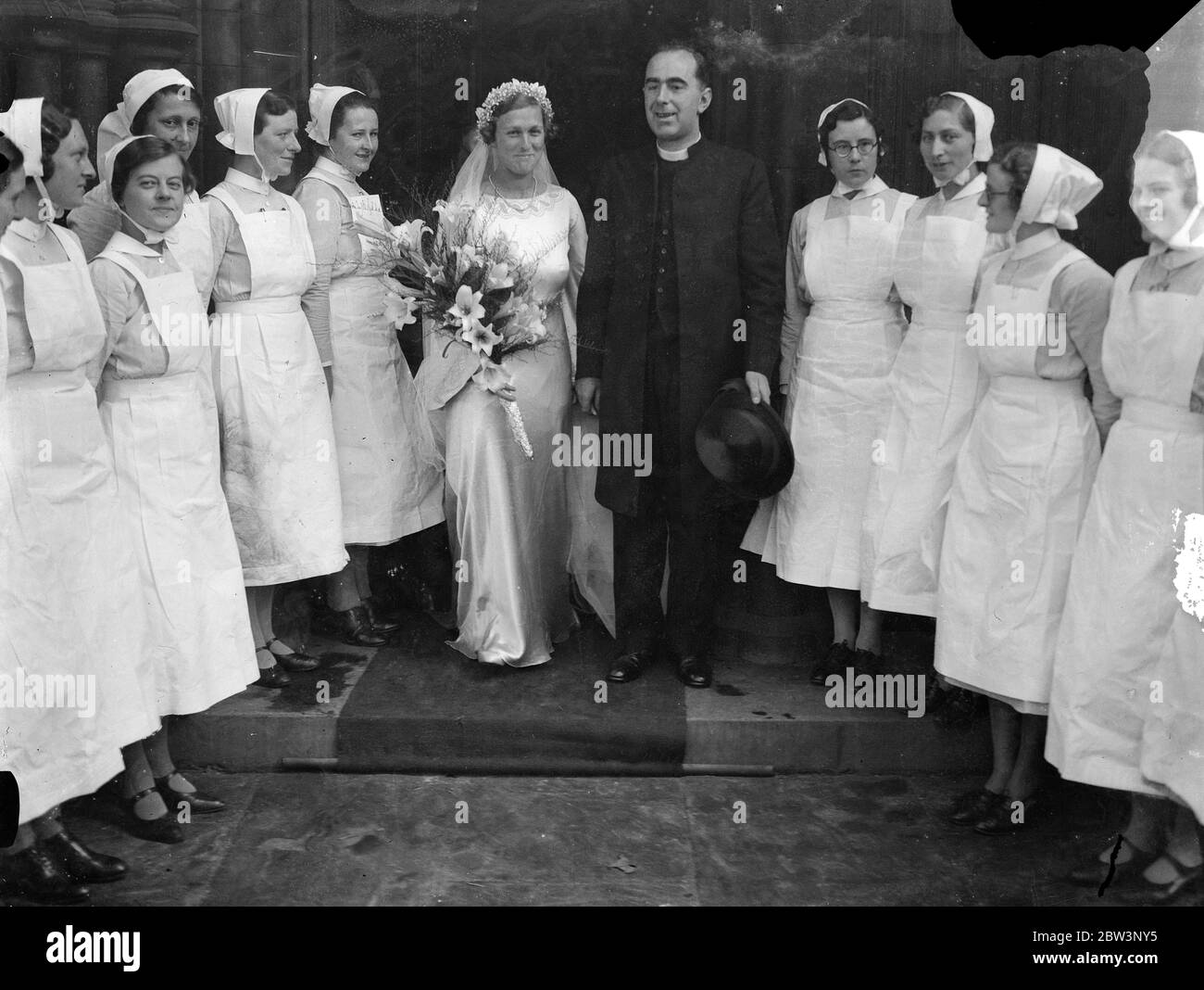 Nurses provide guard of honour at wedding of Guy 's hospital chaplain ...