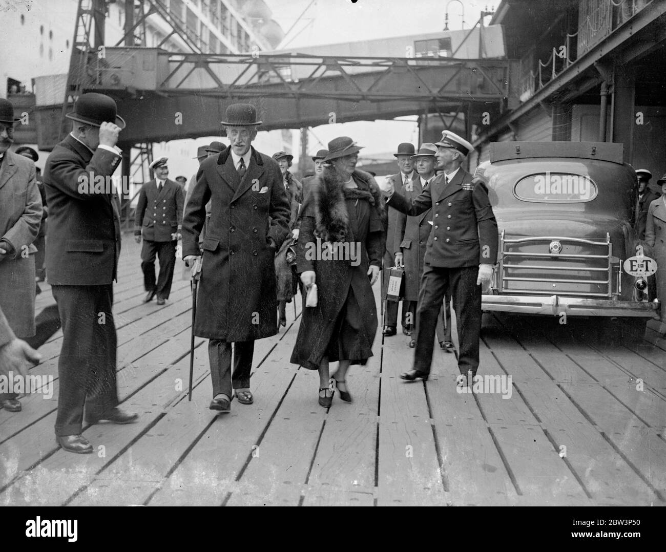 Lord Willingdon , ex viceroy , arrives at Tilbury with Lady Willingdon ...