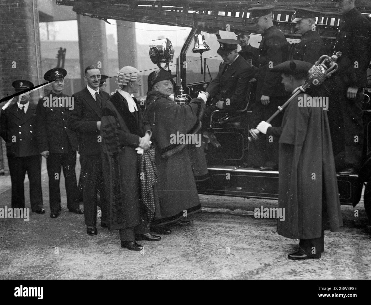 Mayor of Finchley opens new central fire station . The Mayor of ...
