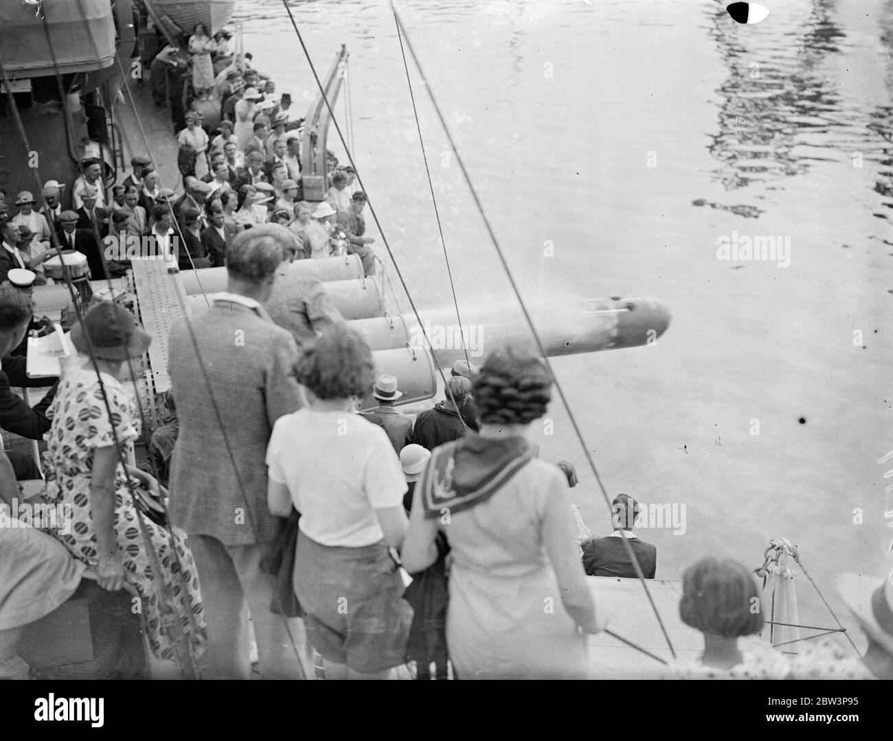 Firing torpedo hi-res stock photography and images - Alamy