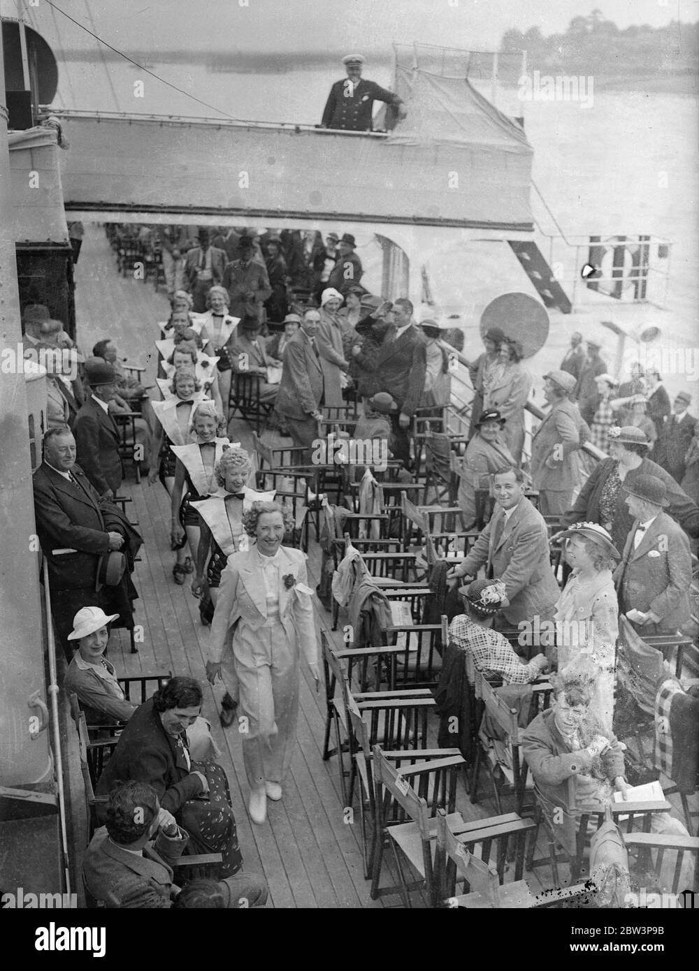 New Idea To Keep Trippers Happy ! Boyal Eagle Stages Cabaret On Way To ...