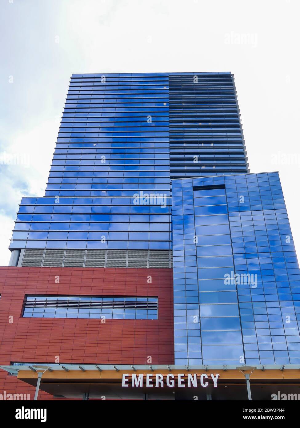 Modern hospital exterior hi-res stock photography and images - Alamy