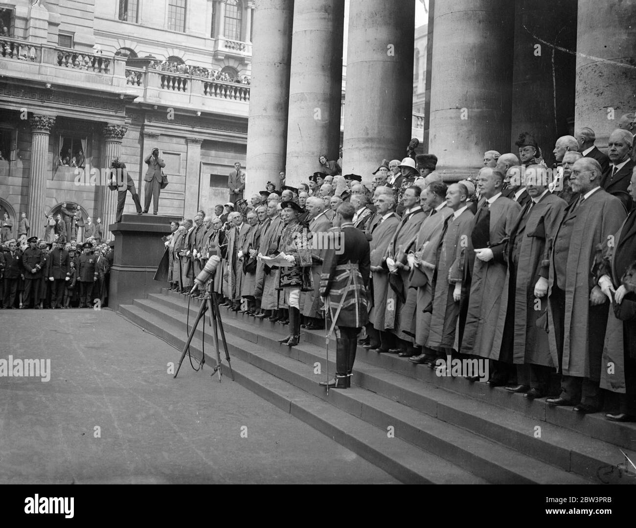 Coronation Proclamation Read At Temple Bar With ancient ceremony , the ...