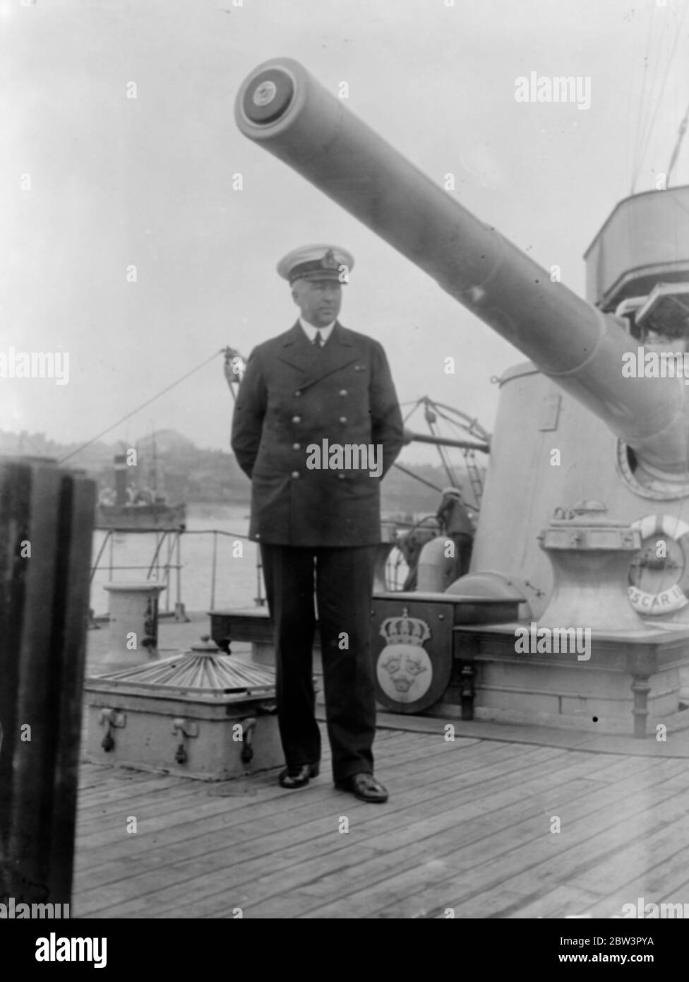 Swedish training ship arrives in the Thames . The Swedish training ...