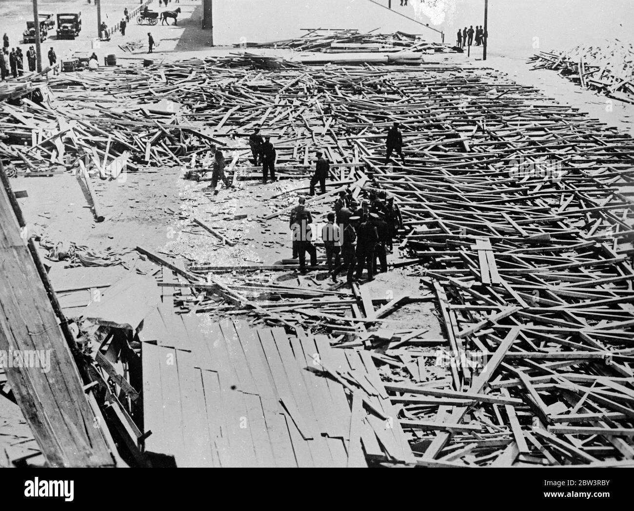 1930 grandstand crowds hi-res stock photography and images - Alamy