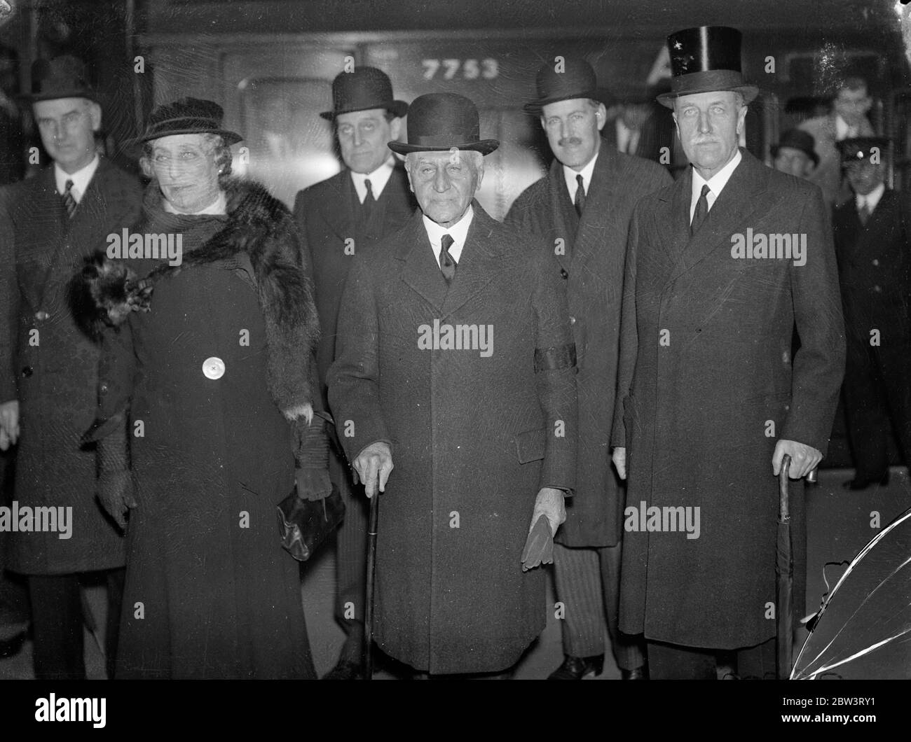 Sir Isaac Isaacs , ex Governor General of Australia , arrives to report ...