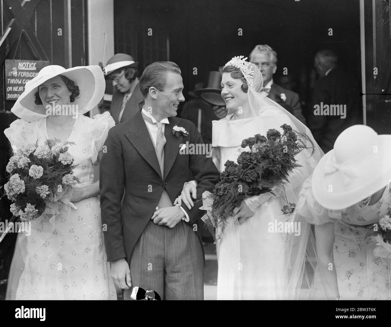 Couple who met in pantomine married . Miss Winifred Wright and Mr ...
