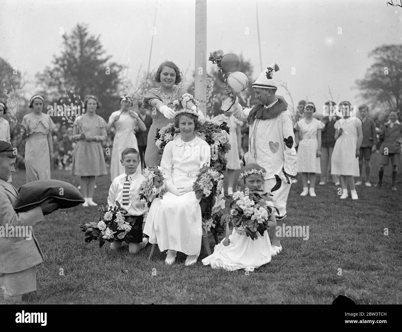 Crowning of the may queen hi-res stock photography and images - Alamy