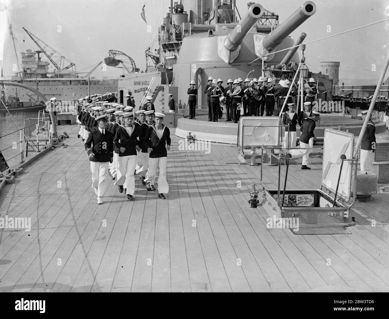 Dreadnought battleship royal navy hi-res stock photography and images ...