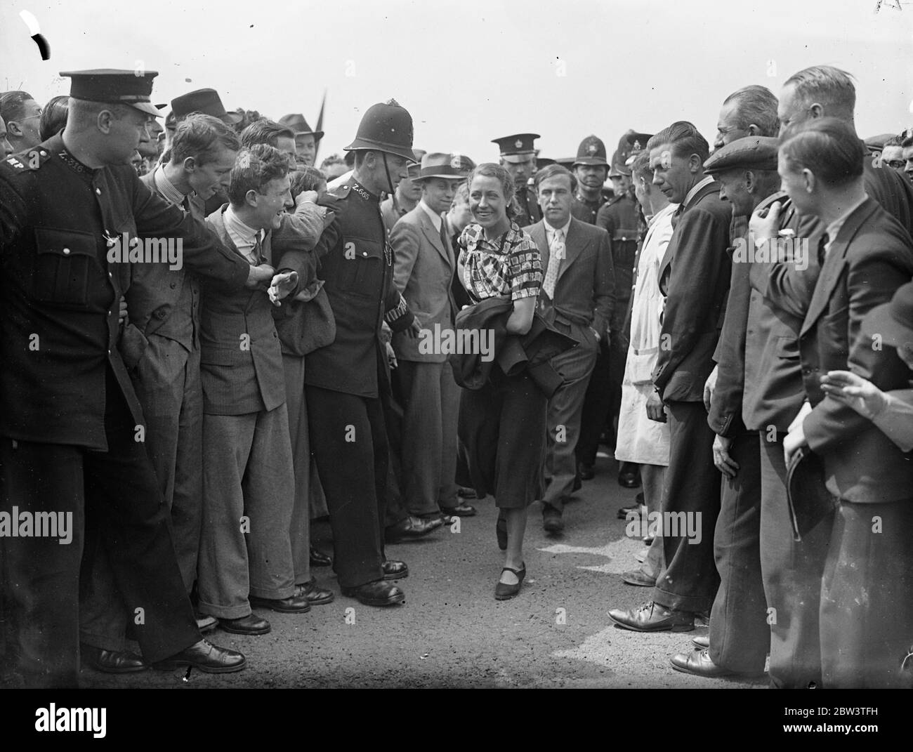 Mrs Amy Mollison lands at Croydon - record shattered . Mrs Amy Mollison ...