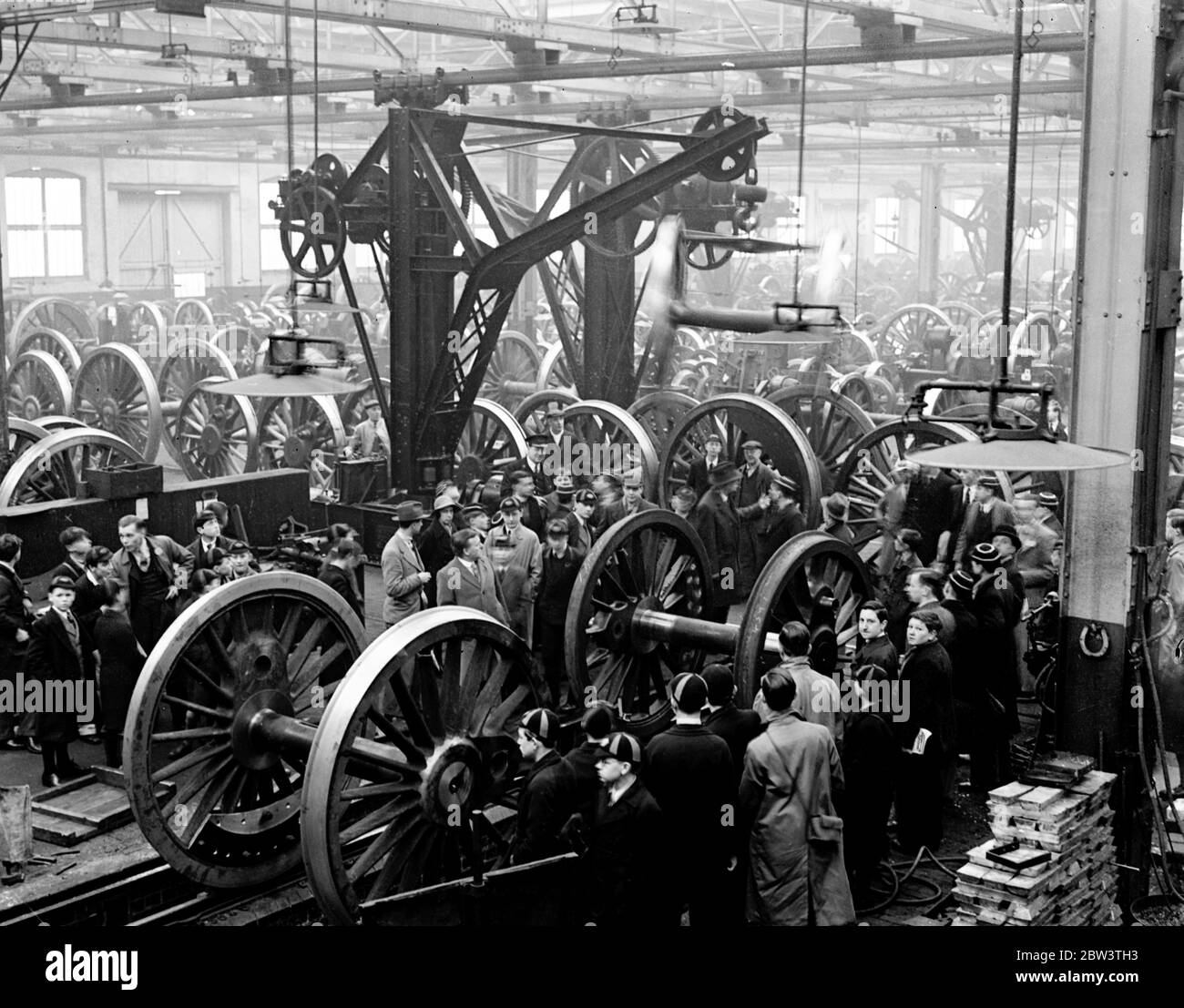 London schoolboys among the ' Kings ' special tour of Swindon ...