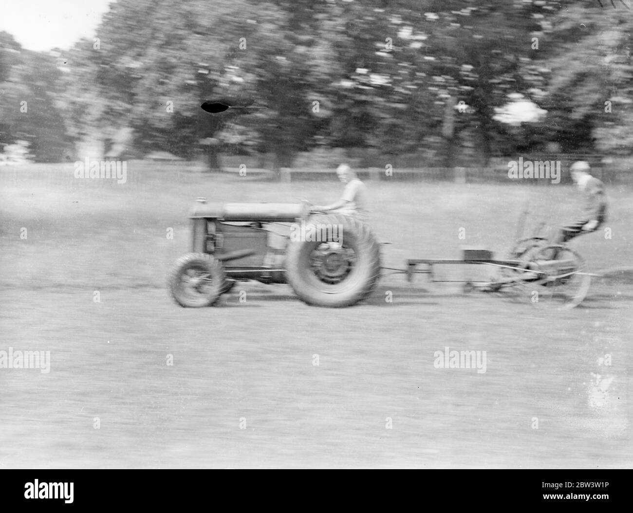 Golf course extension road hi-res stock photography and images - Alamy