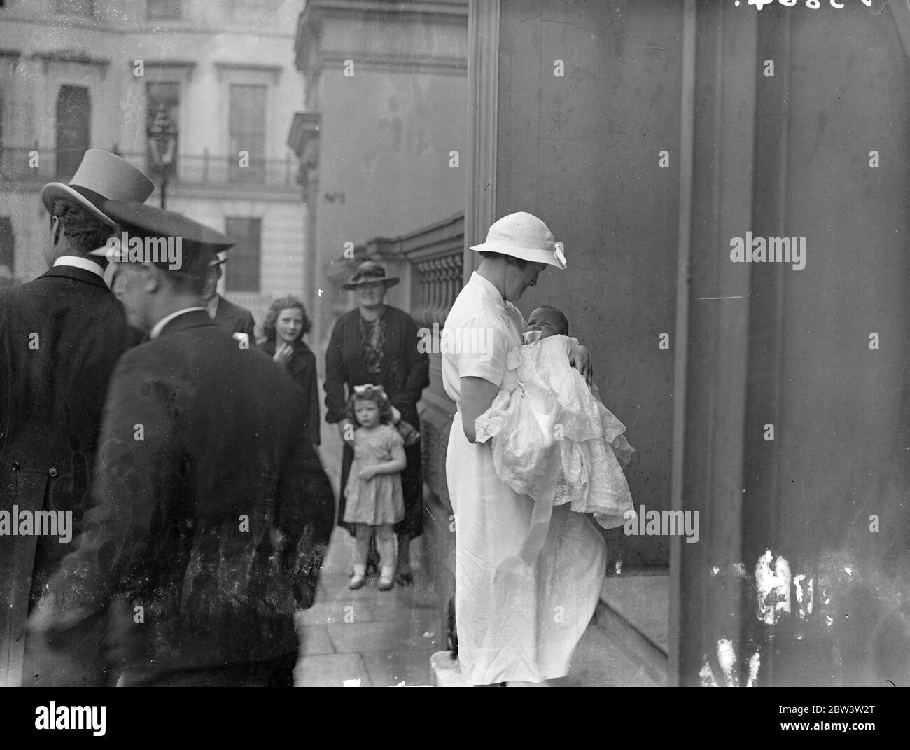Barbara hutton 1930s hi-res stock photography and images - Alamy