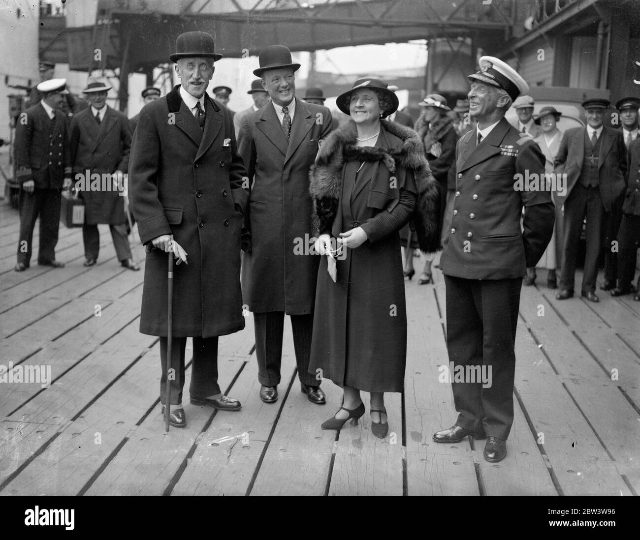 Lord Willingdon , ex viceroy , arrives at Tilbury with Lady Willingdon ...