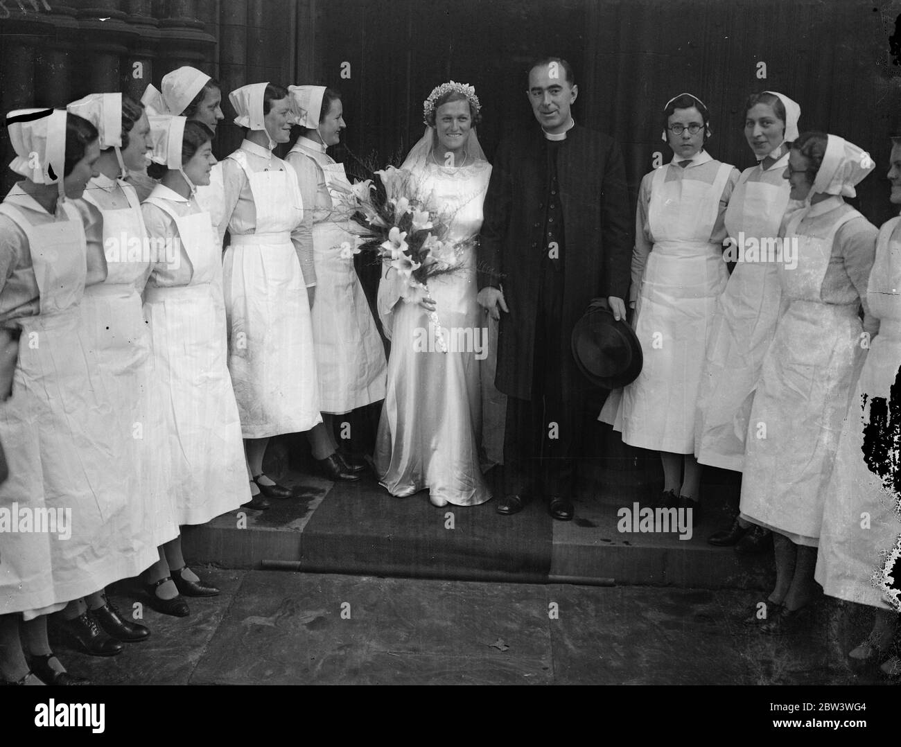 Nurses provide guard of honour at wedding of Guy 's hospital chaplain ...