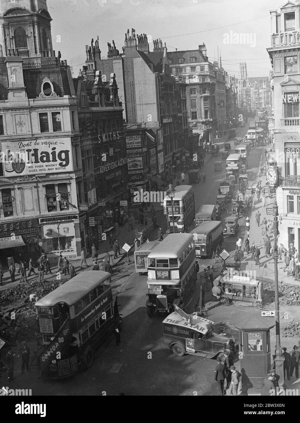 Ludgate circus hi-res stock photography and images - Alamy