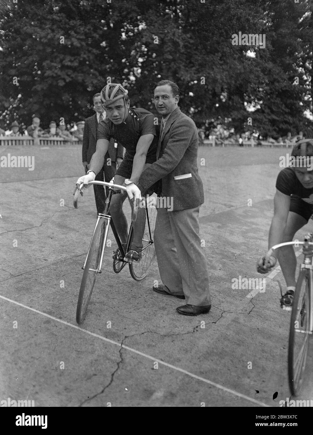 Chinese cyclist competes at Herne Hill for first time . For the first ...