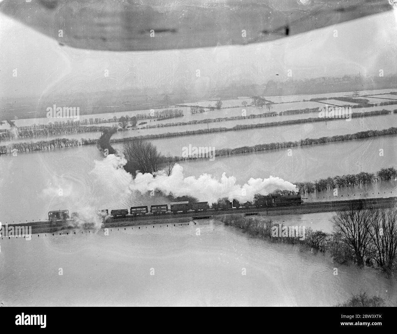 Pictures from the air . Hundreds of square miles threatened by floods ...