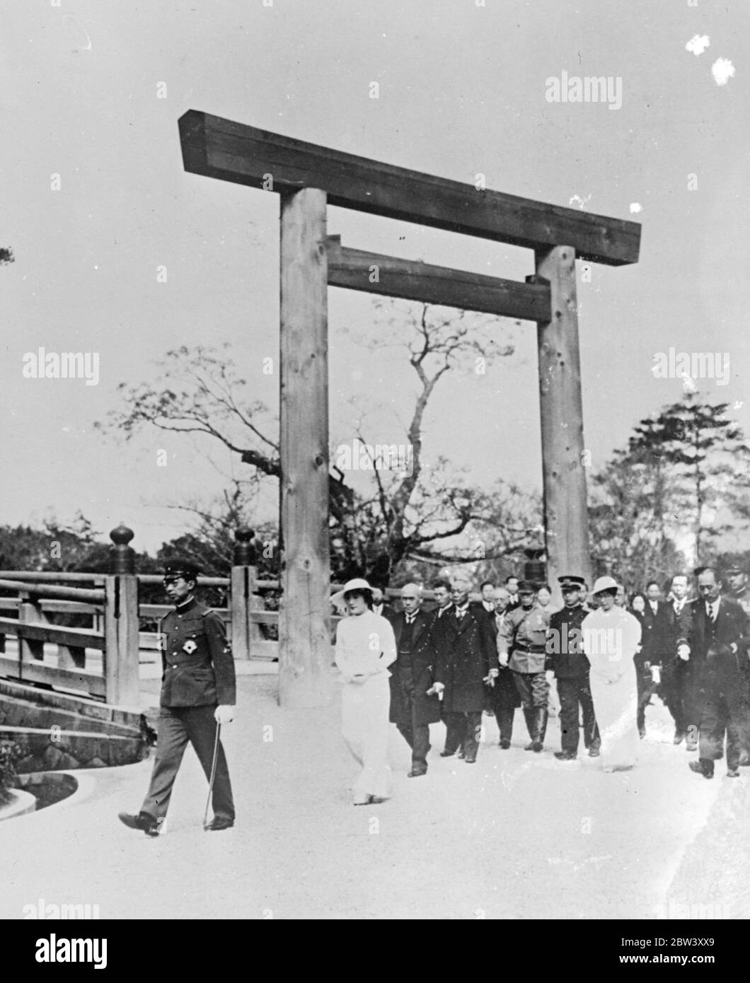 Prince and Princess Chichibu visit shrine before leaving Tokyo to ...