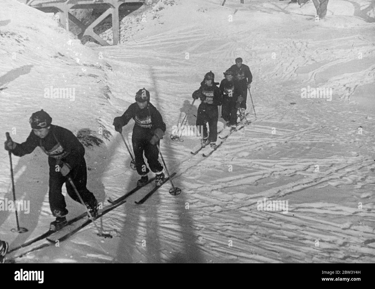 Soviet girl skiers fight gales and snow storms to set new World Record ...