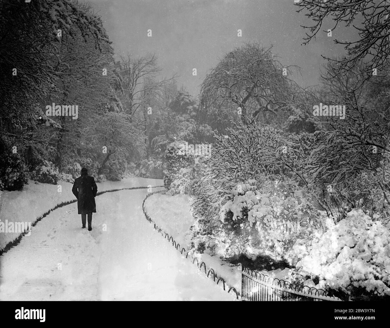 Snow 1947 hi-res stock photography and images - Alamy