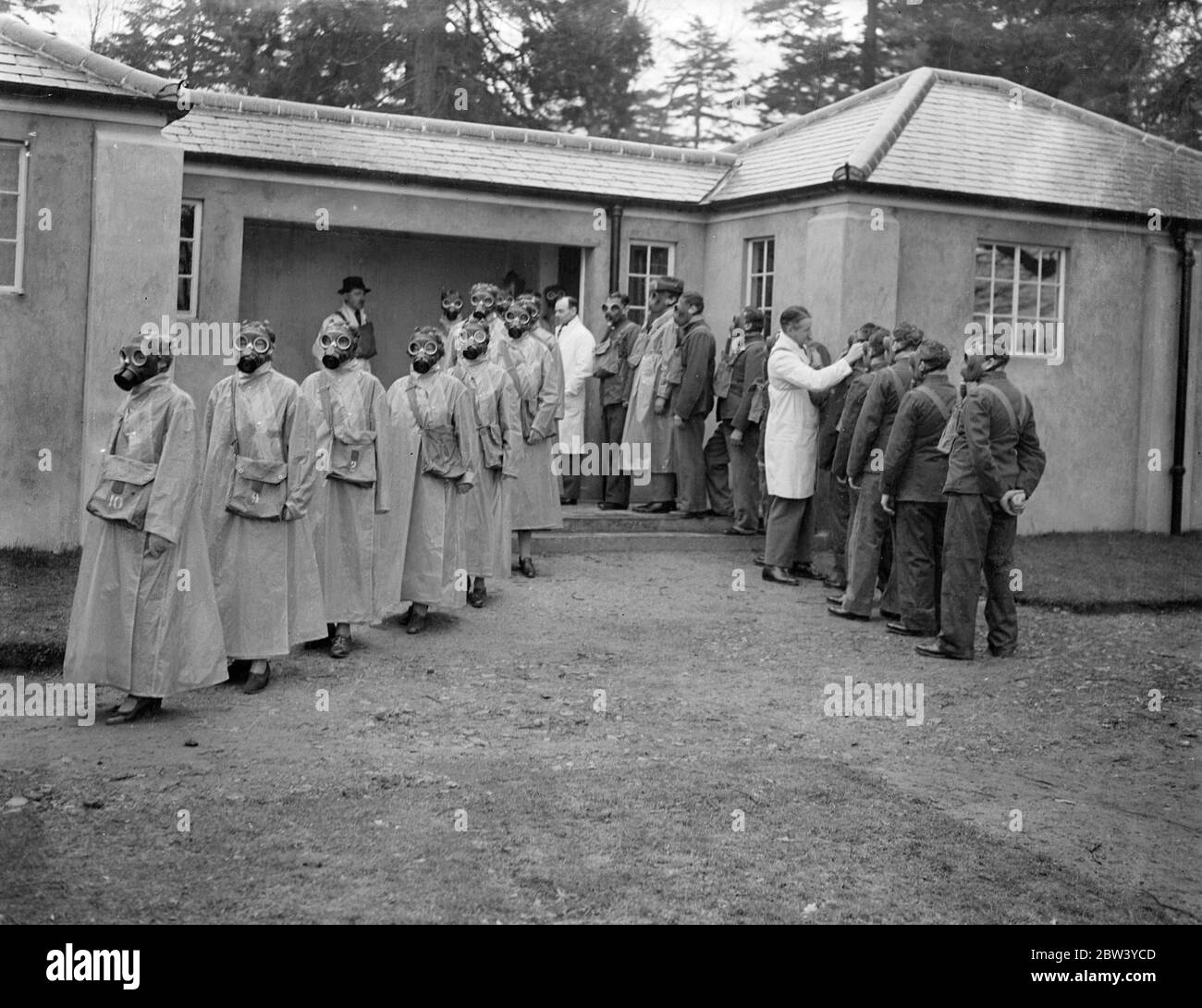 Britain's first civilian anti-gas school trained instructors to combat ...