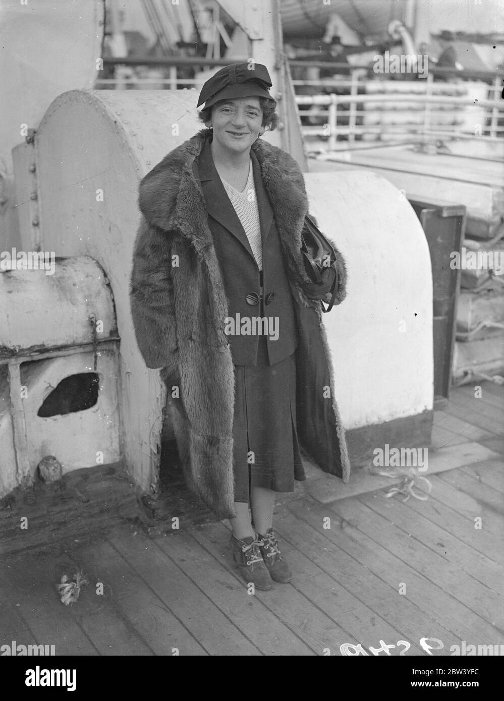 Ellen Wilkinson home from US lecture tour . Miss Ellen Wilkinson MP ...