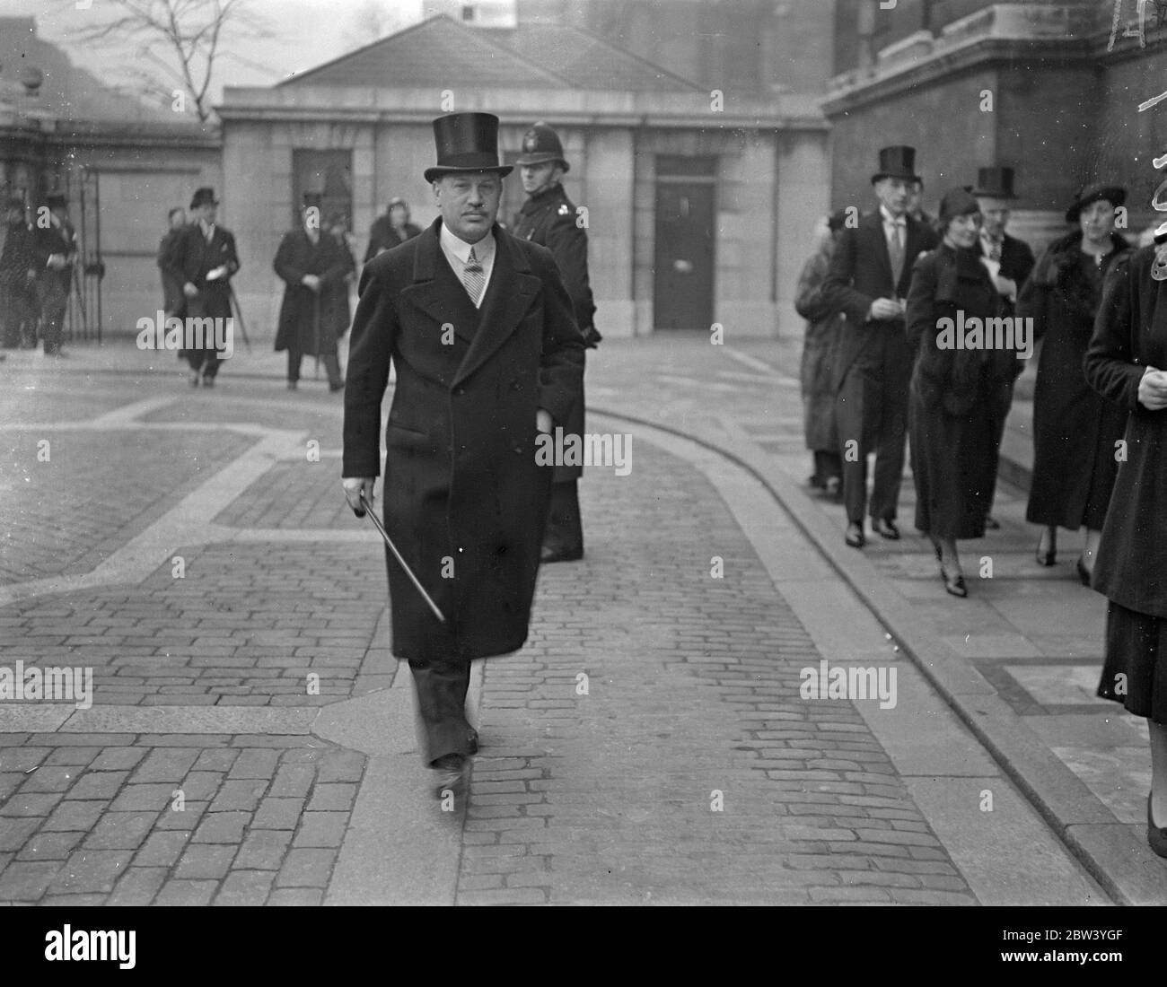 Lord Rosebery at Duke of Norfolk ' s wedding . Stepfather of bride ...
