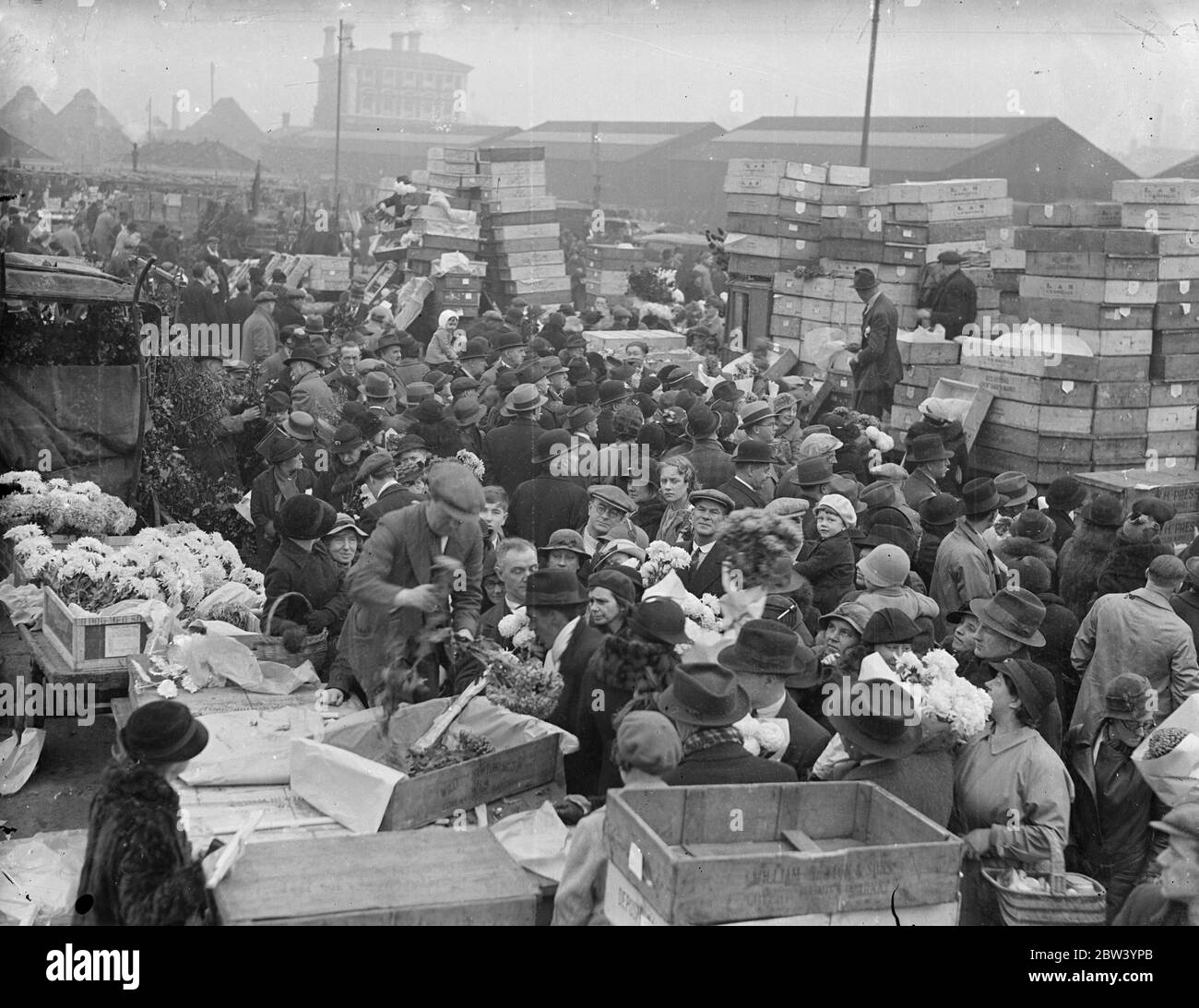 1930s shopping crowded hi-res stock photography and images - Alamy