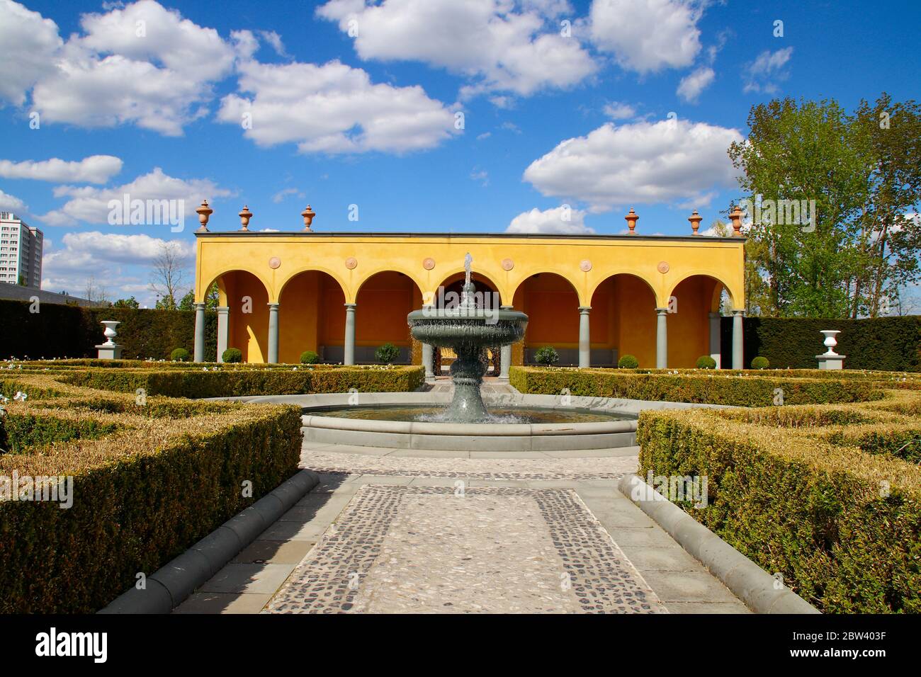 Terrace roof garden house hi-res stock photography and images - Alamy