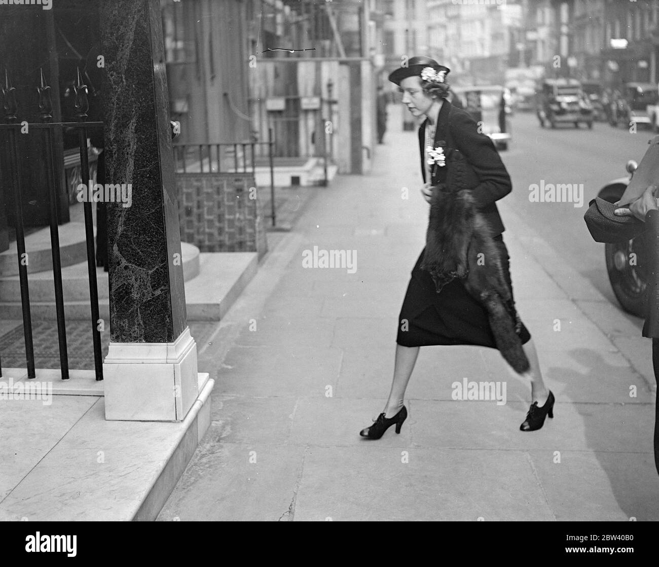 Queen elizabeth coronation dress hi-res stock photography and images ...