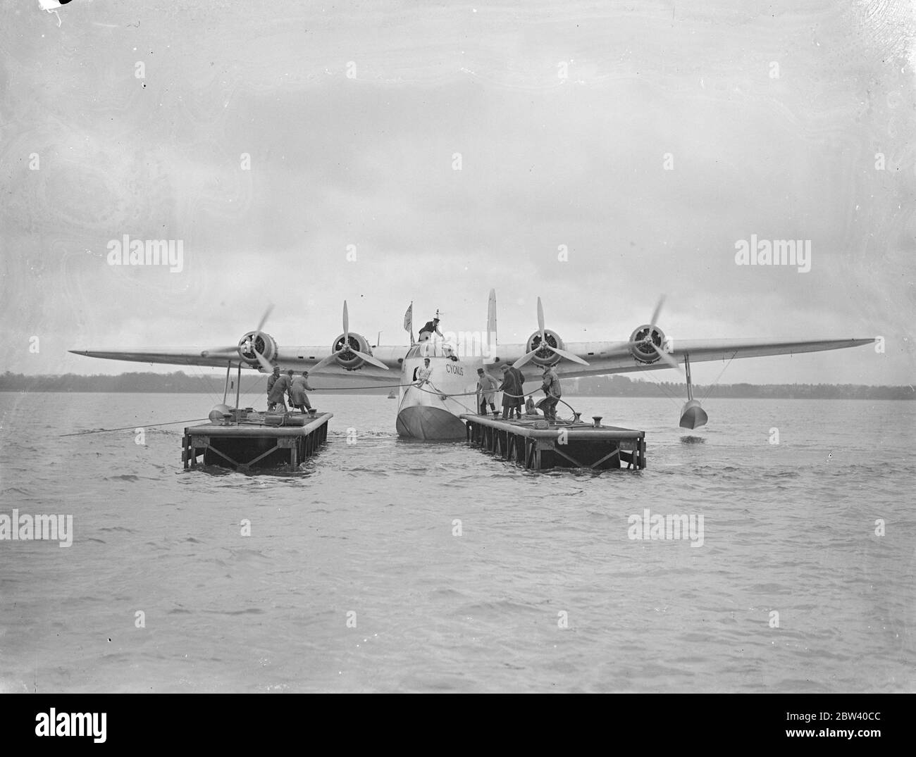 Flying-boats use new embarkation raft for first time. Cygnus disembarks ...